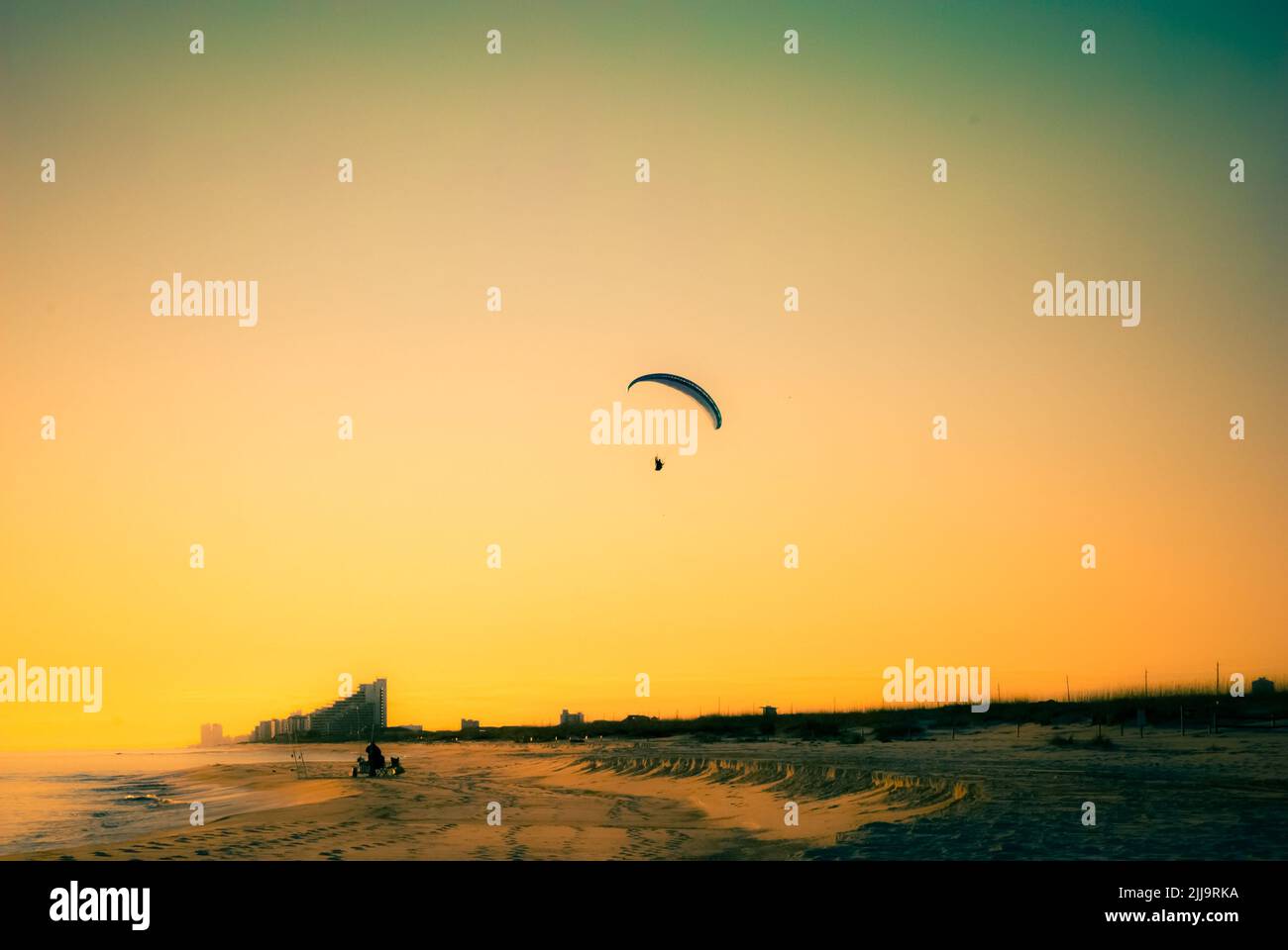 Parasailing adventure on sea hi-res stock photography and images - Alamy