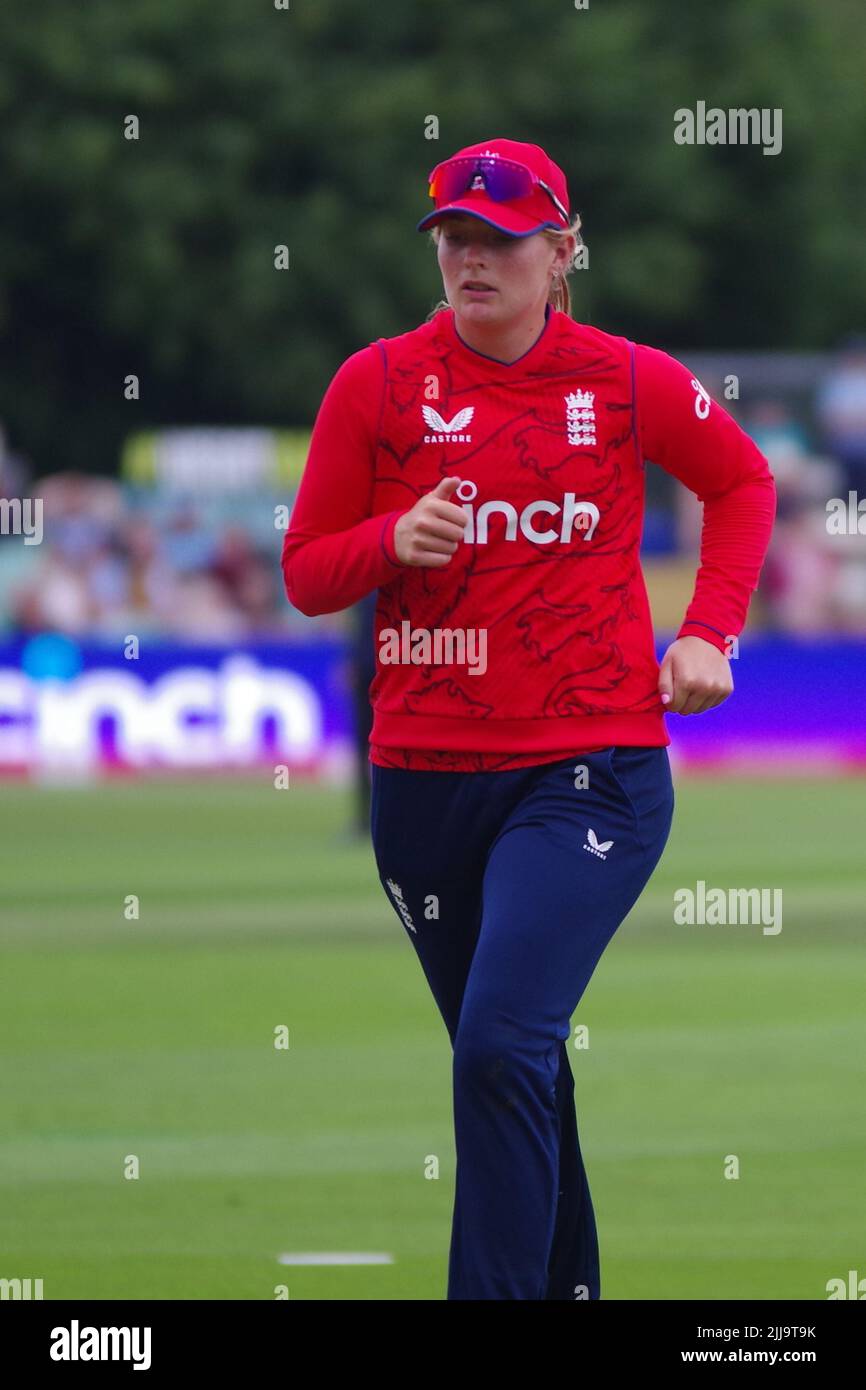 Sophie ecclestone cricket hi-res stock photography and images - Alamy