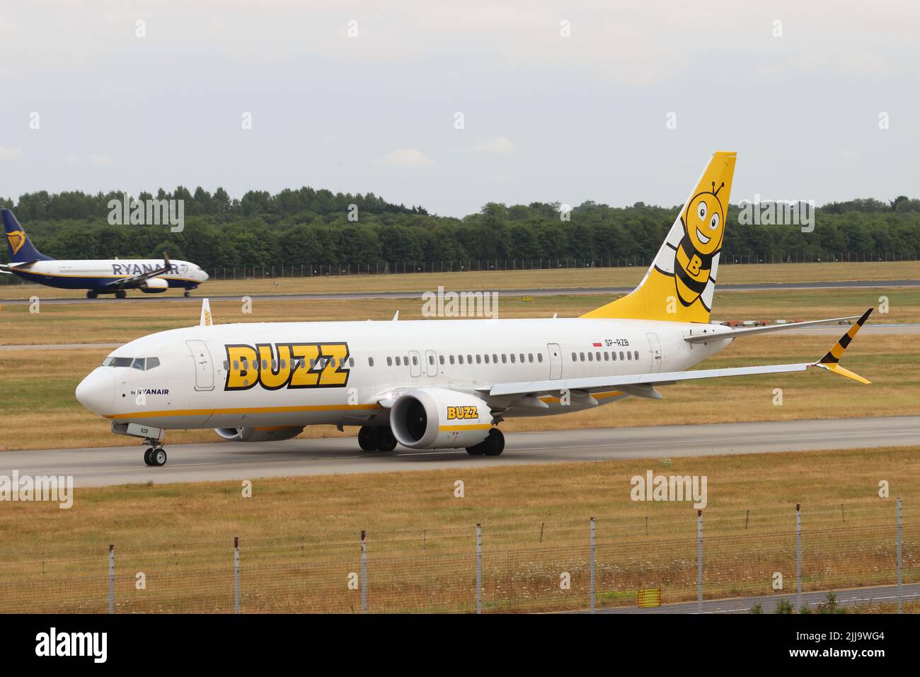 Buzz airline hi-res stock photography and images - Alamy