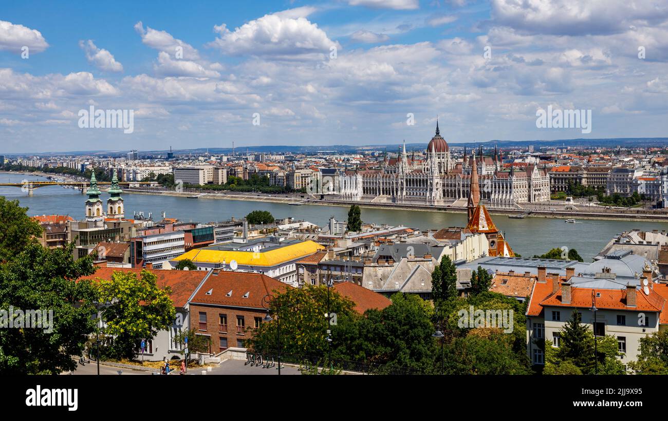 The city of Budapest with the parliament building Stock Photo - Alamy