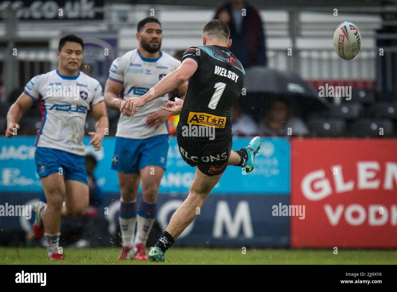 Jack Welsby #1 of St Helens scores with his drop goal during golden ...