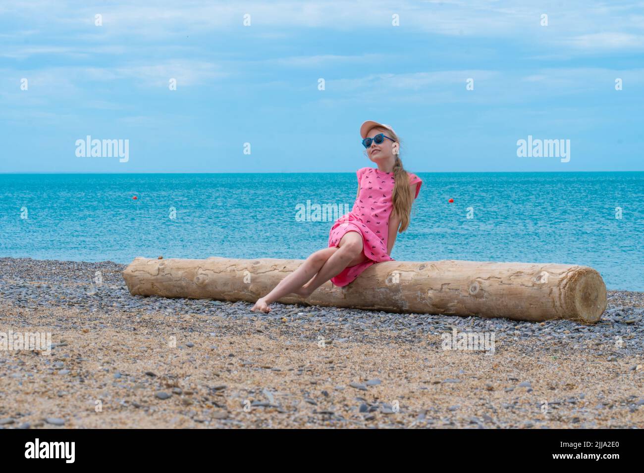 Back view beach sea hi-res stock photography and images - Alamy