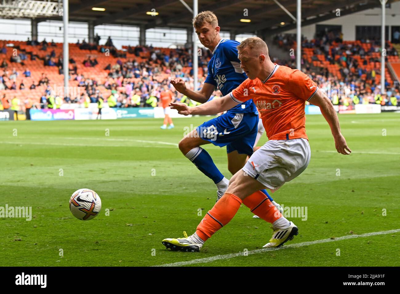 Shayne Lavery #19 of Blackpool crosses the ball Stock Photo - Alamy