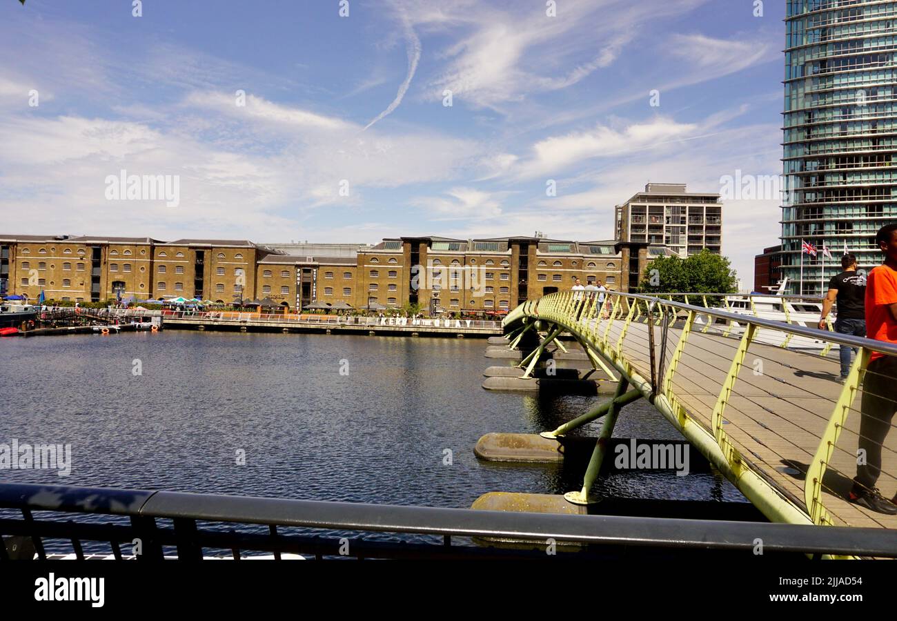 Curb on the Quay, Canary Wharf, London, United Kingdom Stock Photo - Alamy