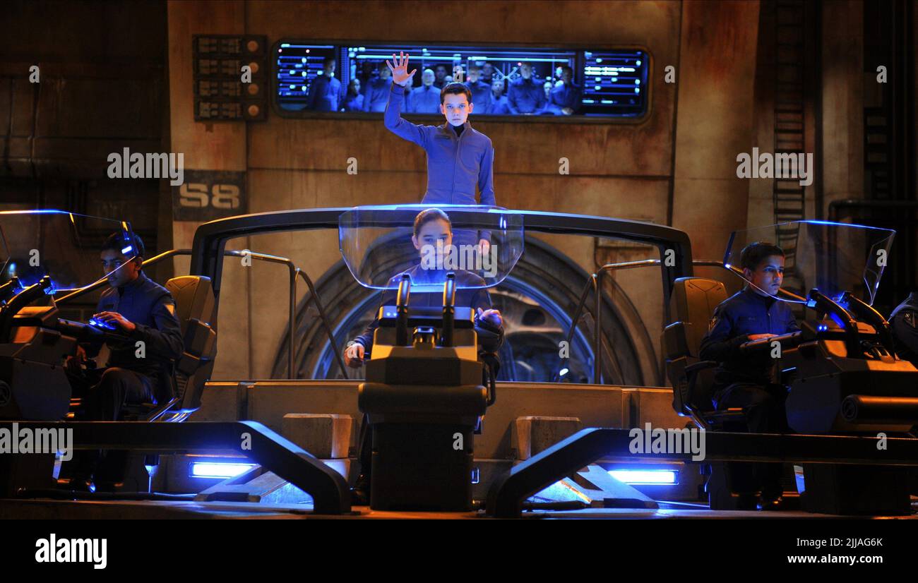 ASA BUTTERFIELD, HAILEE STEINFELD, ENDER'S GAME, 2013 Stock Photo - Alamy