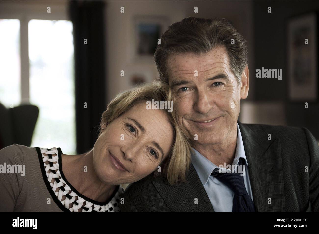 EMMA THOMPSON, PIERCE BROSNAN, THE LOVE PUNCH, 2013 Stock Photo - Alamy