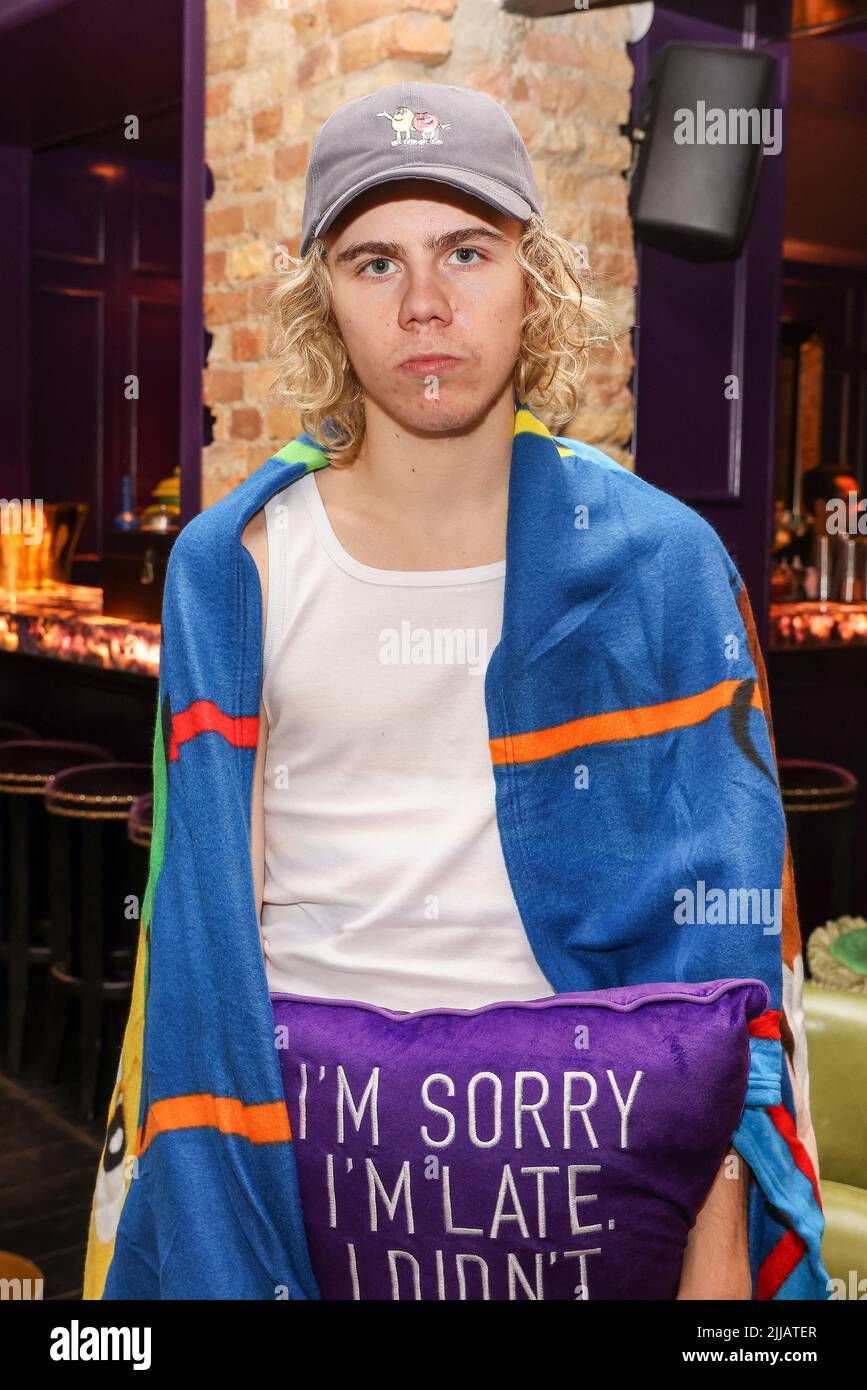 Berlin, Germany. 15th July, 2022. Australian singer and shooting star ...