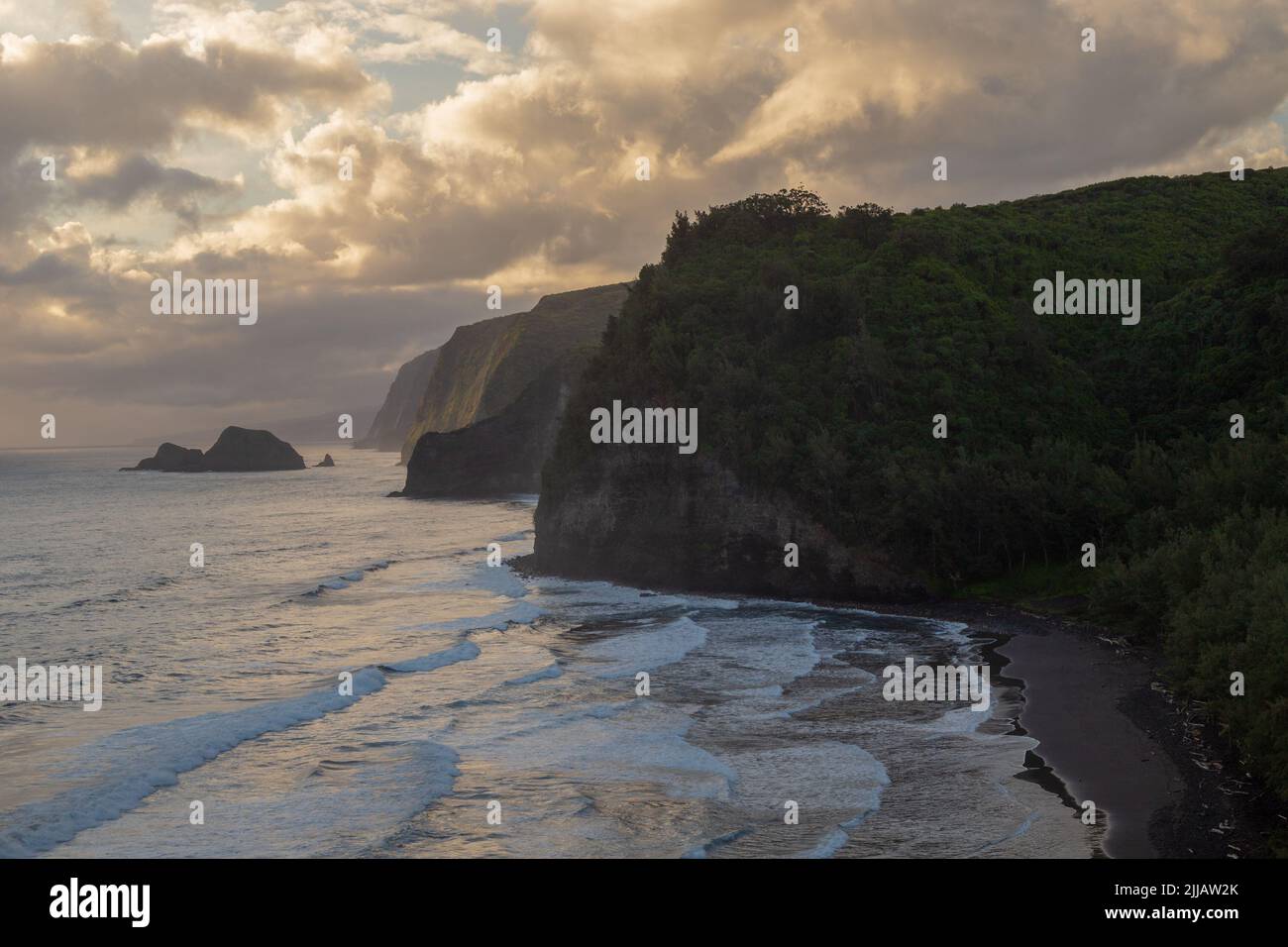 Dramatic cliffs of Hawaii Big Island under dramatic skies Stock Photo ...