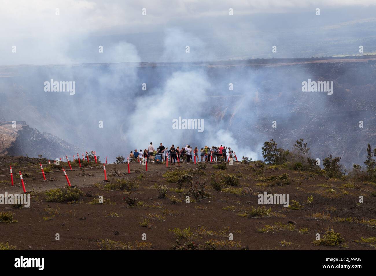 Crowds gathered at Hawaii Volcanoes National Park to witness active ...