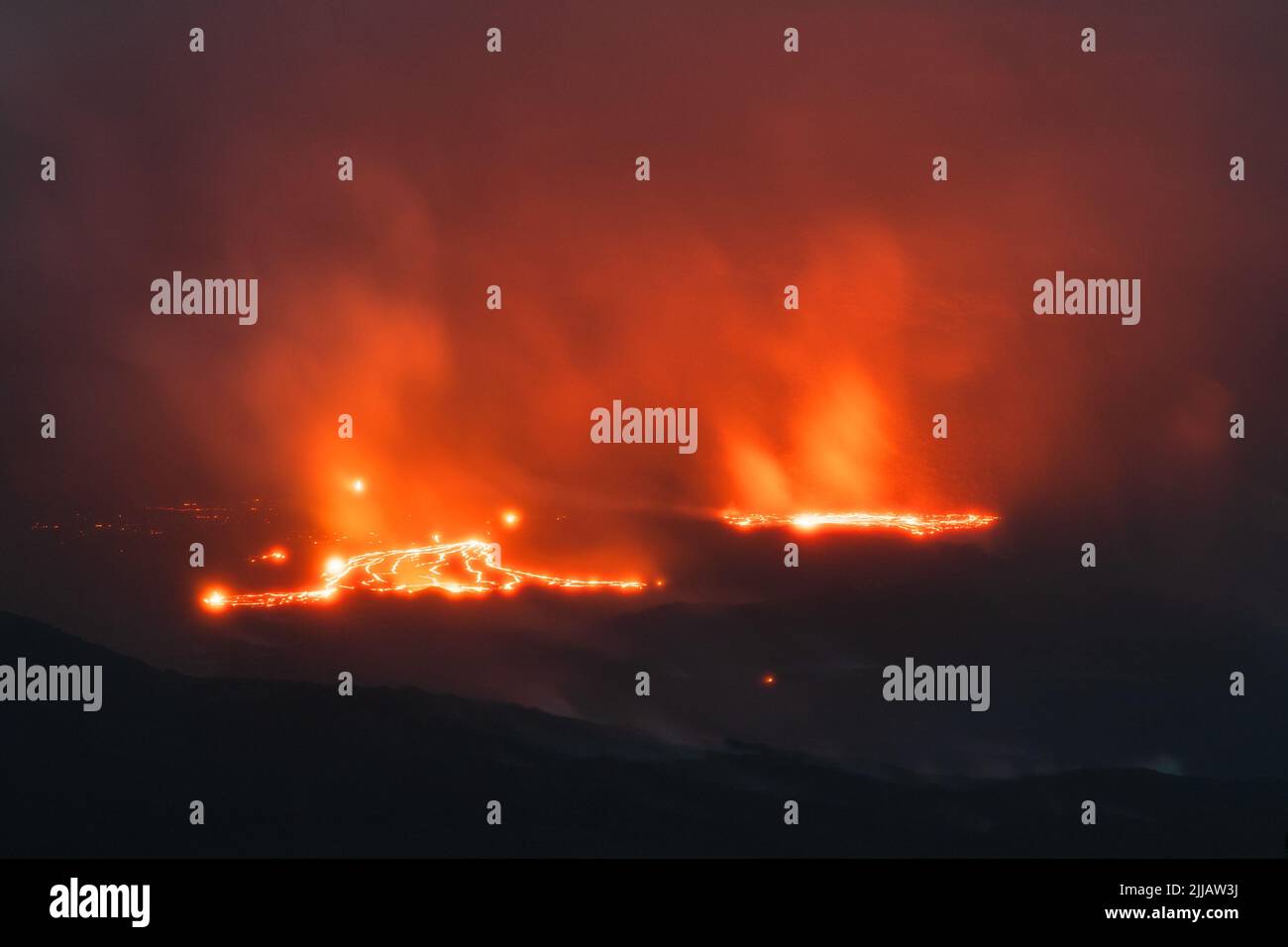 Dramatic lava and fire from active volcano in Volcanoes National Park ...