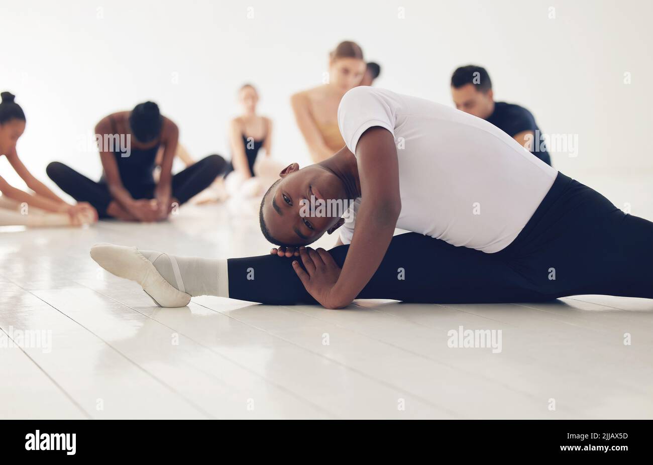 Dance routine group hi-res stock photography and images - Alamy