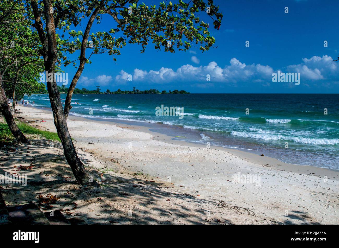 Independence beach sihanoukville hi-res stock photography and images ...