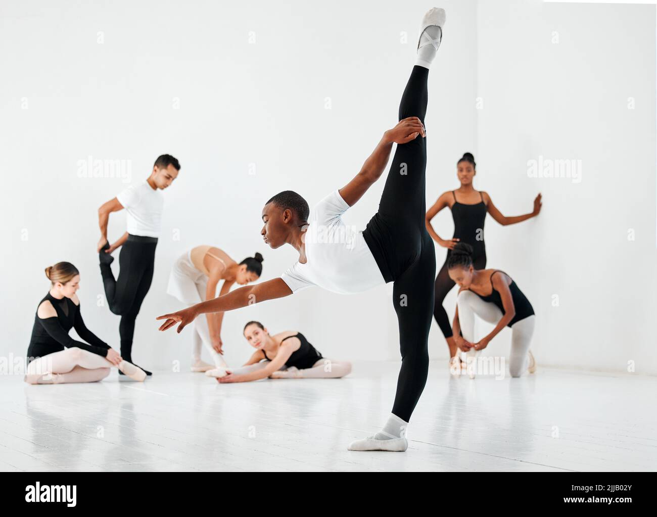 Dancer studio group hi-res stock photography and images - Alamy