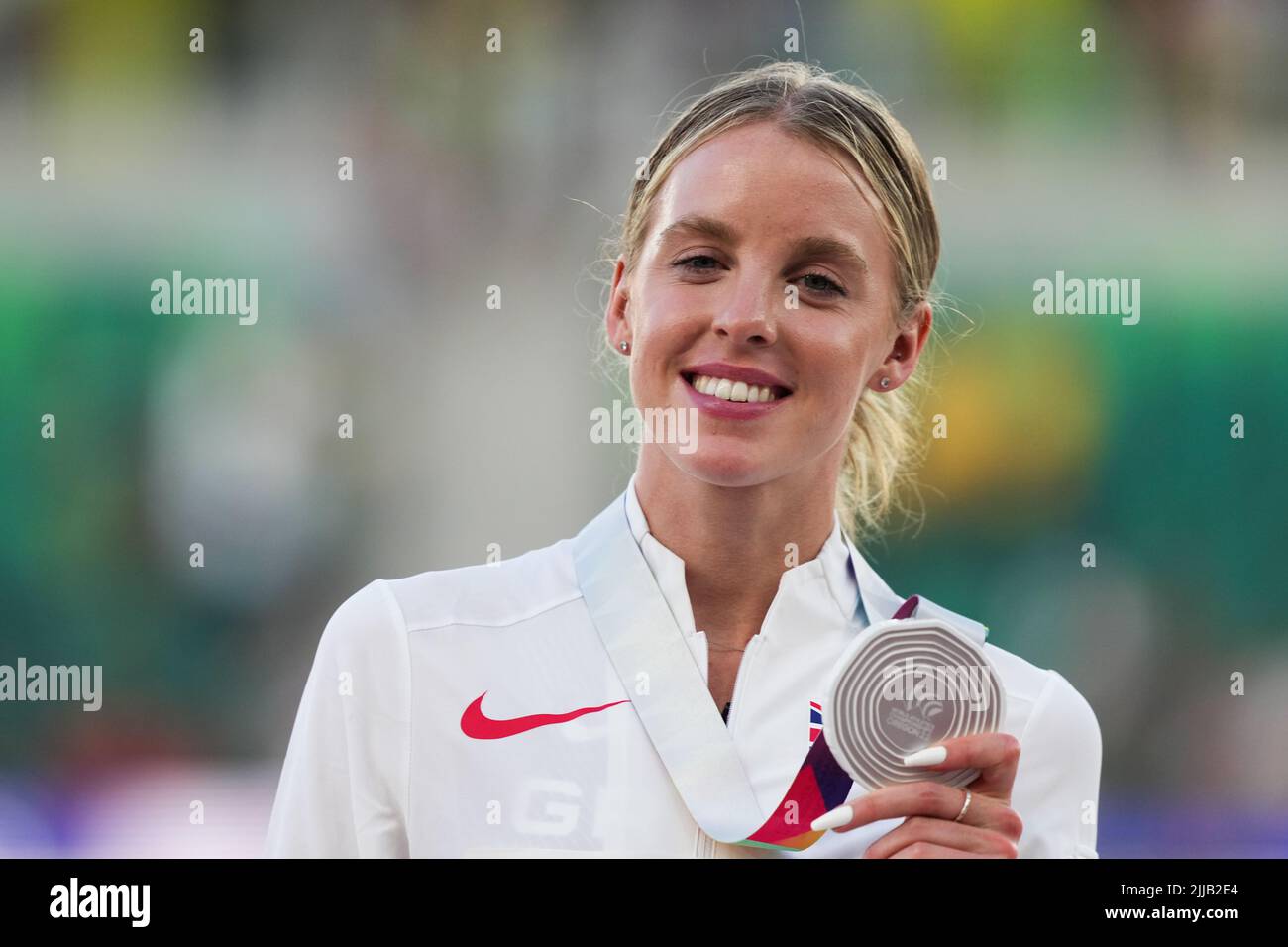 Great Britain's Keely Hodgkinson celebrates with her Silver medal ...
