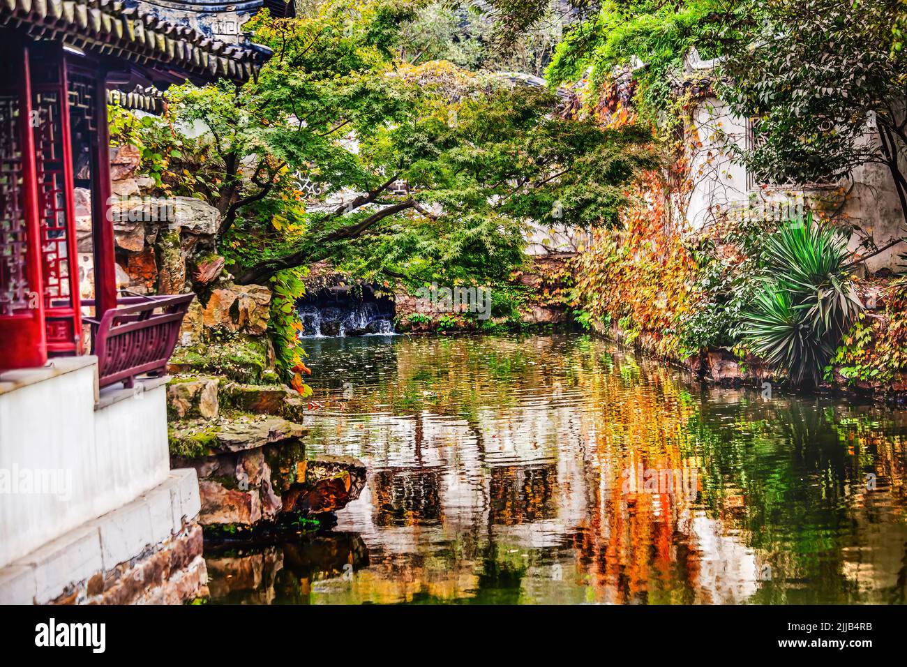 Garden of Humble Administrator Zhouzheng Yuan Water Reflection Ancient ...
