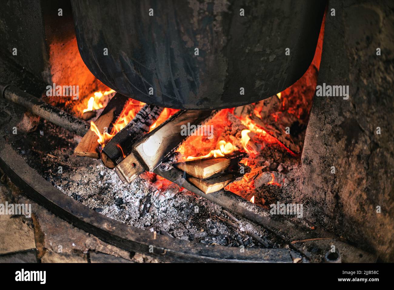 Burning in pot hi-res stock photography and images - Alamy