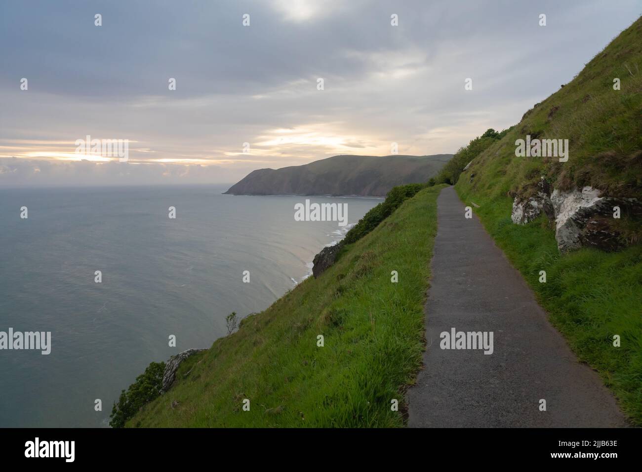 Scenic South-West-Coast-Path between Lynton and Hunters Inn, Devon ...