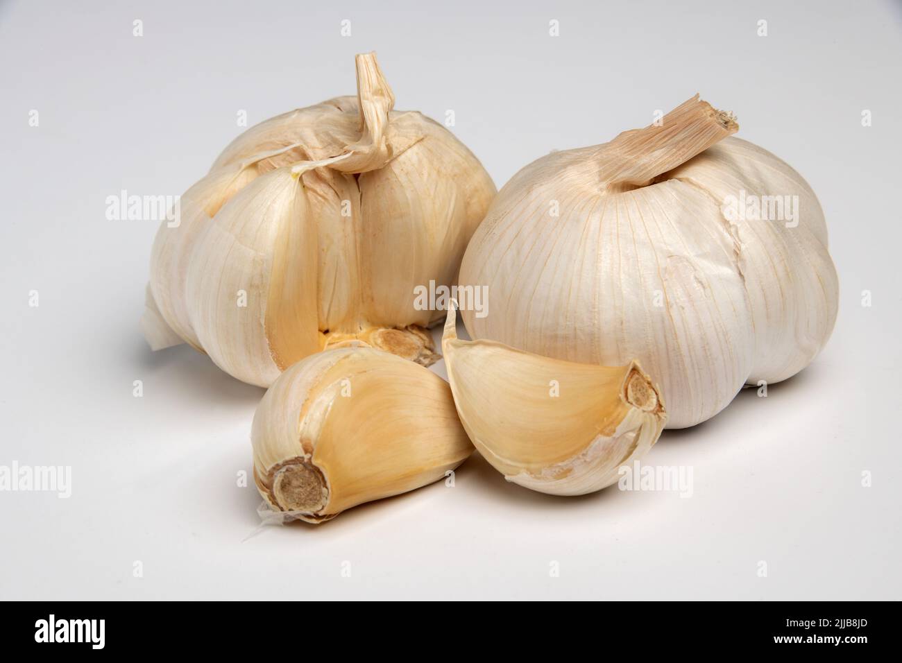 Whole garlic bulbs and cloves on a white background Stock Photo - Alamy