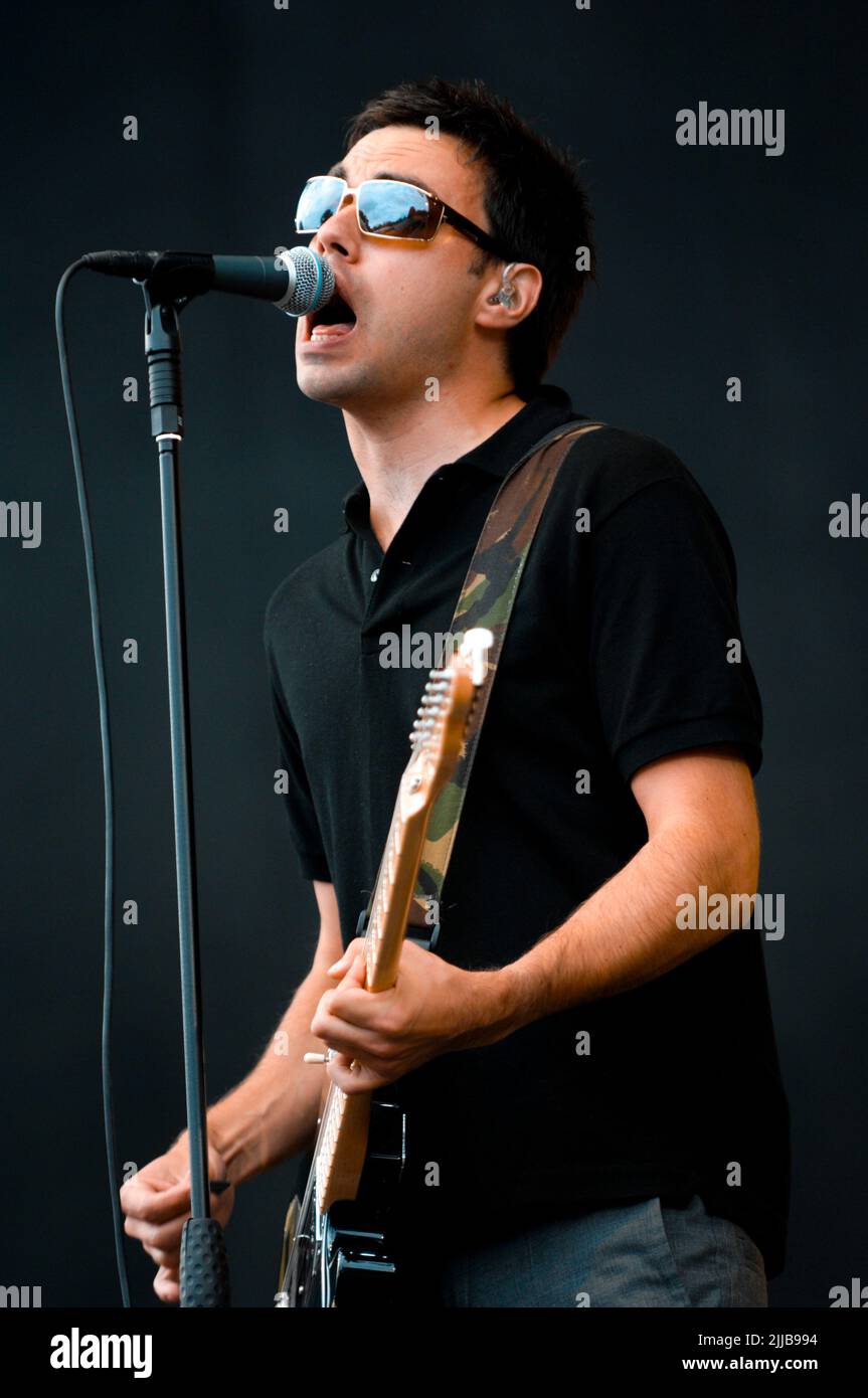 Richard Archer - Hard-Fi, V2006, Hylands Park, Chelmsford, Essex ...