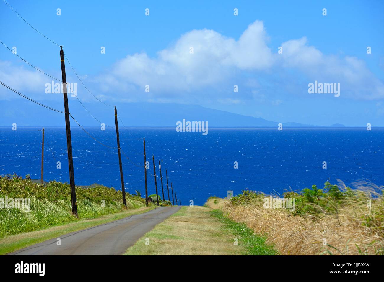 The windy coast on the northern tip of Big Island opposite to Maui ...