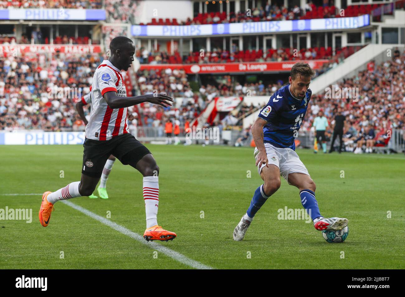 EINDHOVEN - (lr) Jordan Teze of PSV Eindhoven, Sergio Canales of Real ...