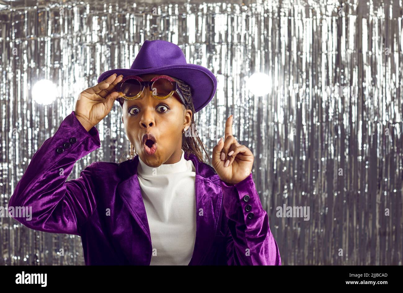 Black woman at point of sale hi-res stock photography and images - Alamy