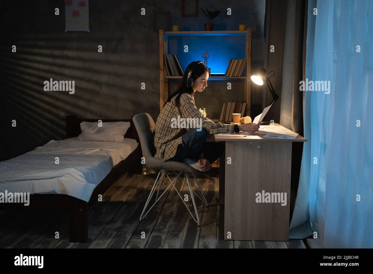 Overtime work hi-res stock photography and images - Alamy
