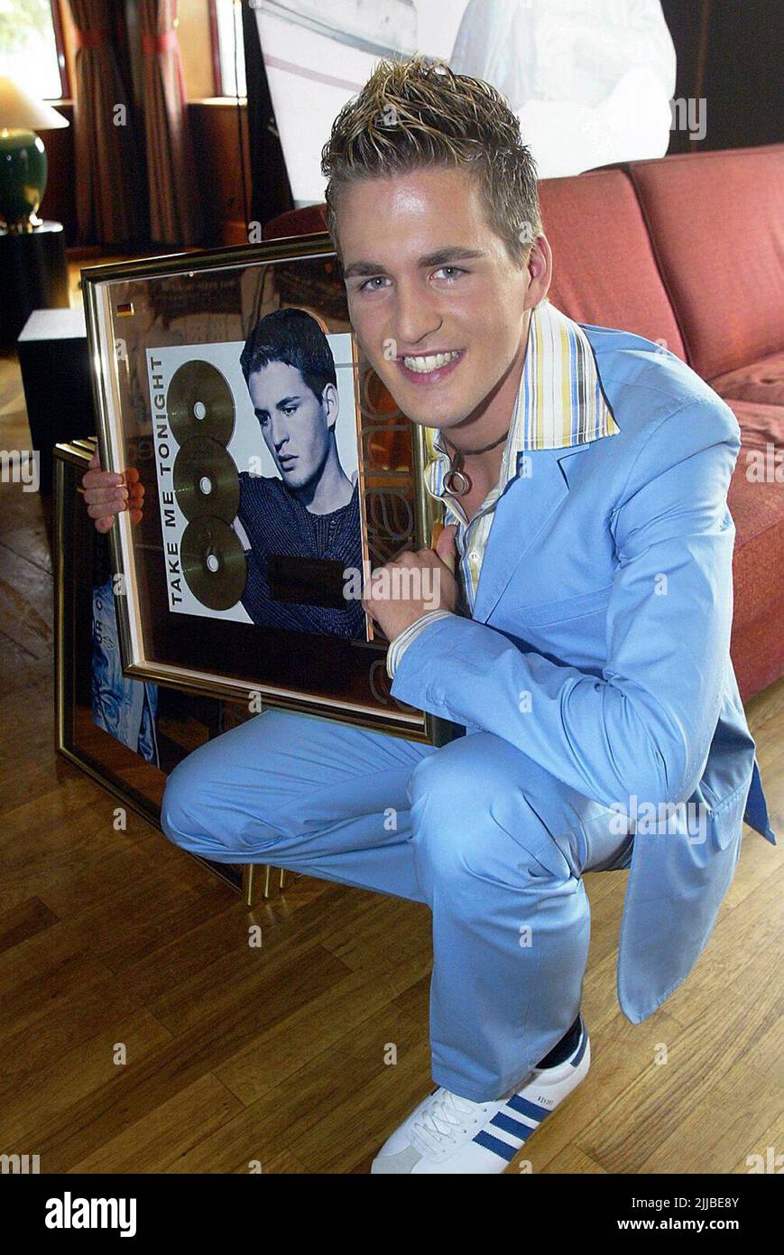 Der deutsche Sänger, Musicaldarsteller Alexander Klaws mit seiner ...