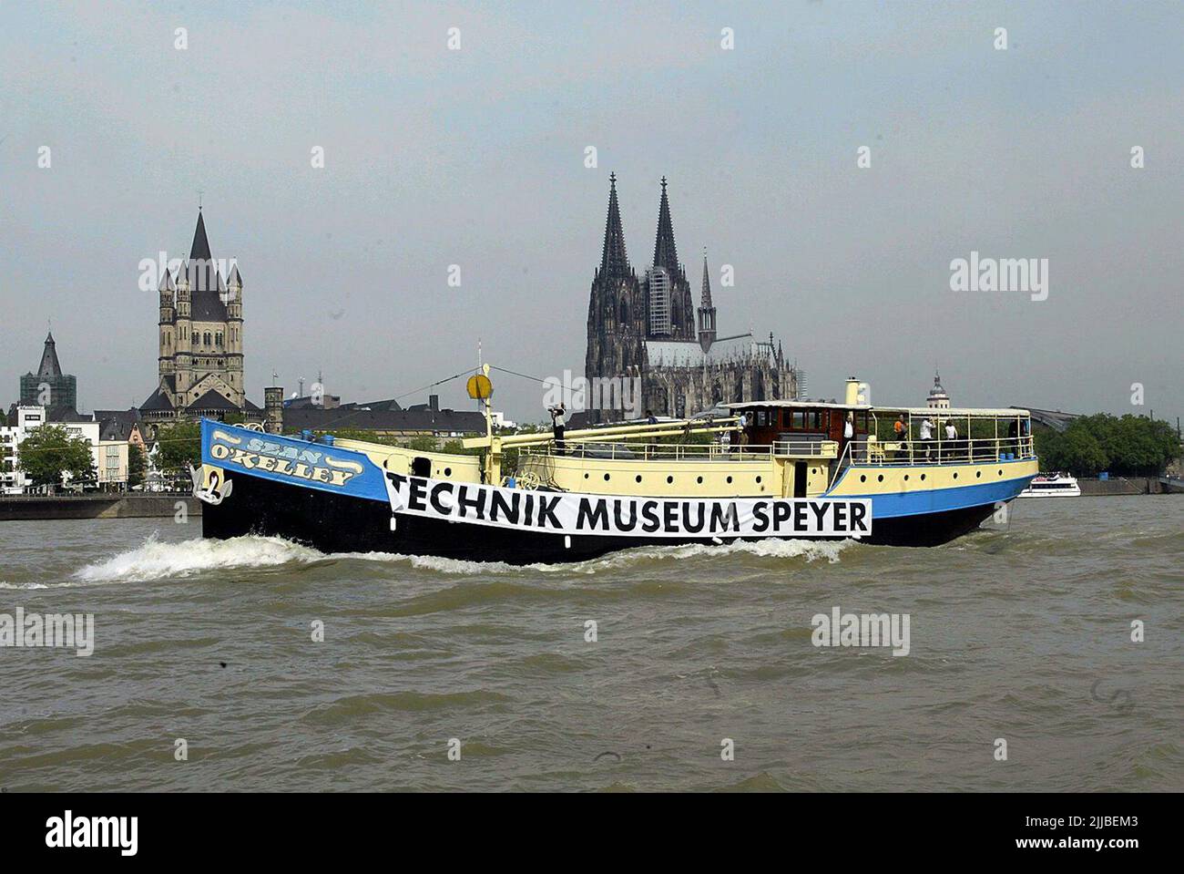 Kelly's Schiff "Hausboot Sean o'Kelley" legt zum letzten male ab und ...