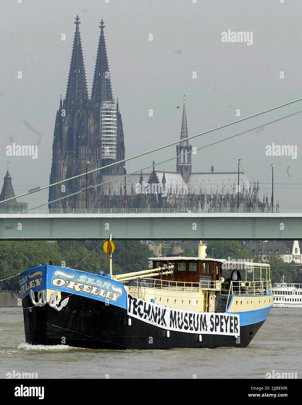 Kelly's Schiff "Hausboot Sean o'Kelley" legt zum letzten male ab und ...