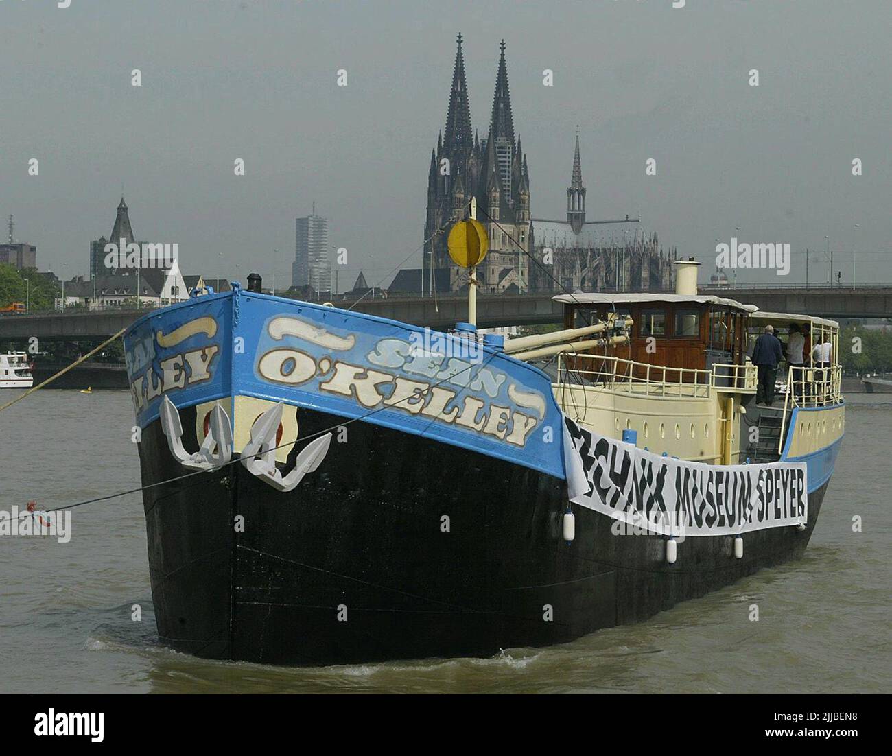 Kelly's Schiff "Hausboot Sean o'Kelley" legt zum letzten male ab und ...