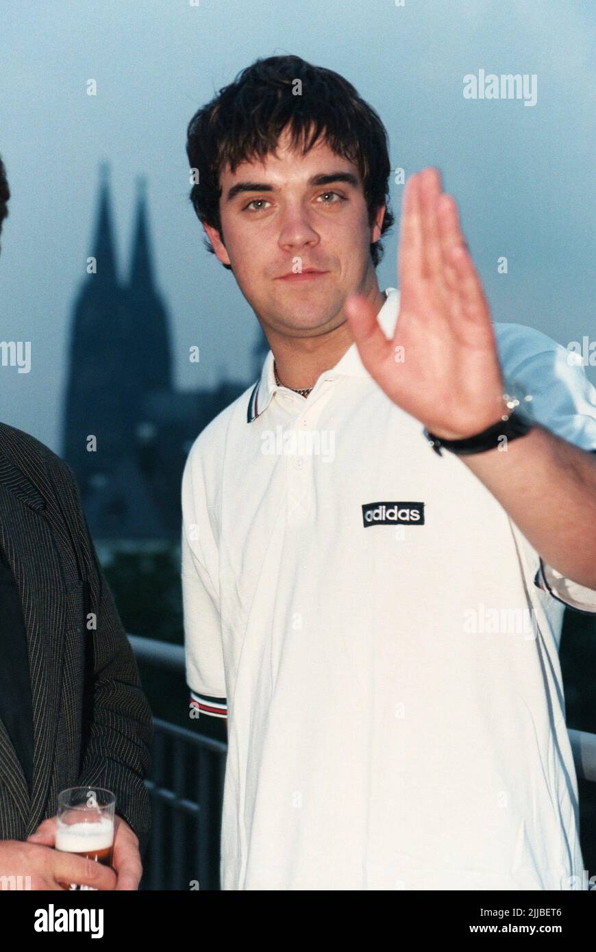 Robbie williams 1990s hi-res stock photography and images - Alamy