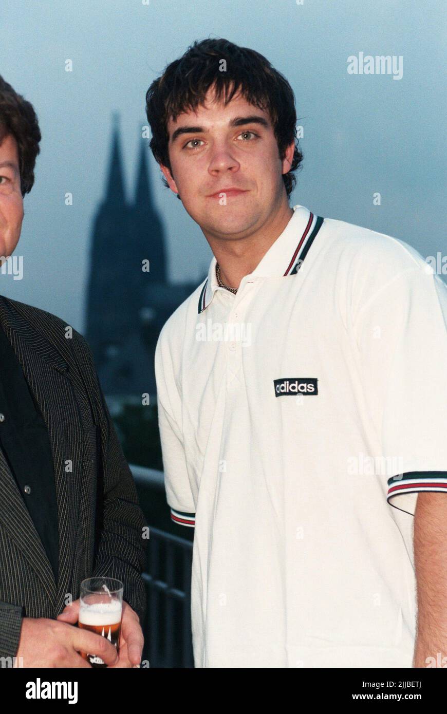 Robbie williams 1990s hi-res stock photography and images - Alamy