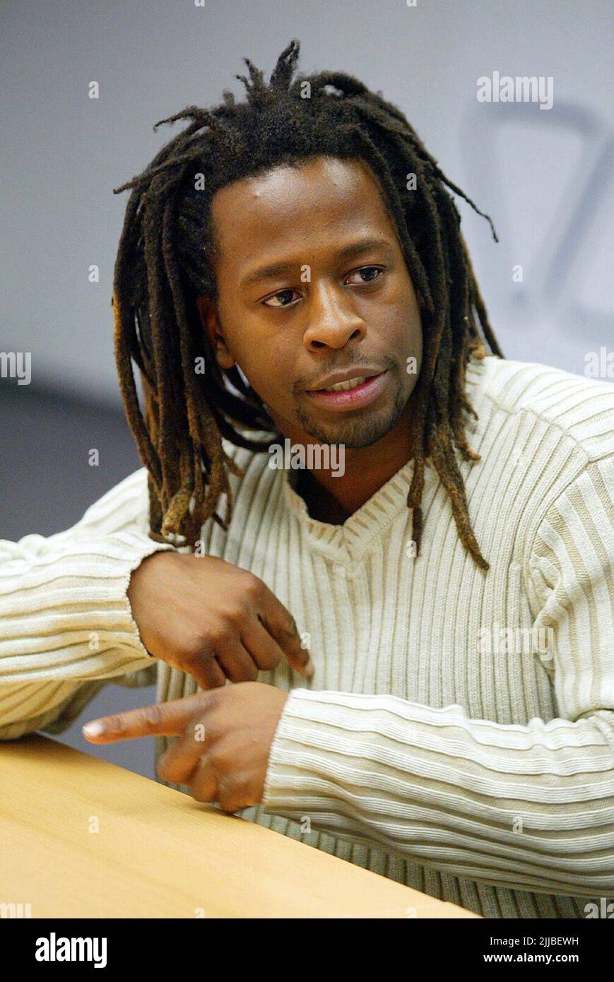 Menschen sprechen hi-res stock photography and images - Alamy