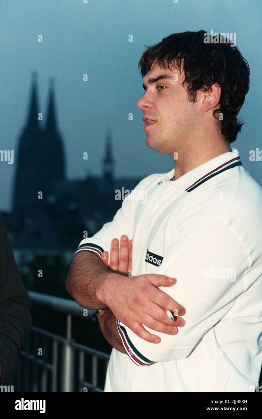 Robbie williams 1990s hi-res stock photography and images - Alamy