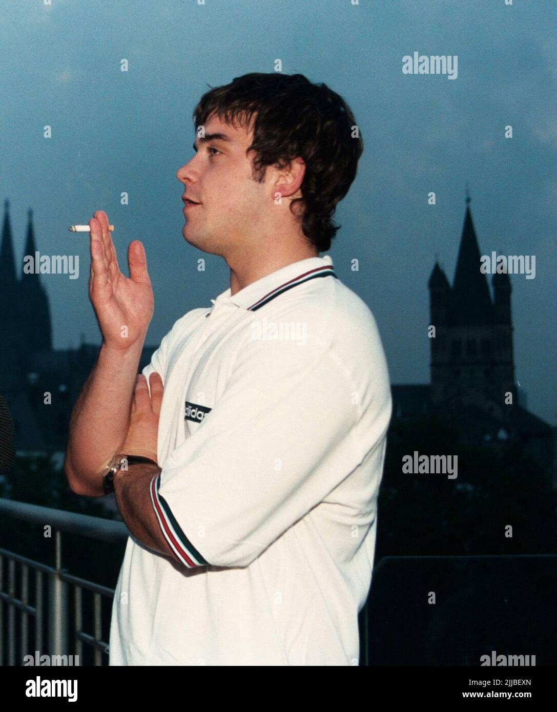 Robbie williams 1990s hi-res stock photography and images - Alamy