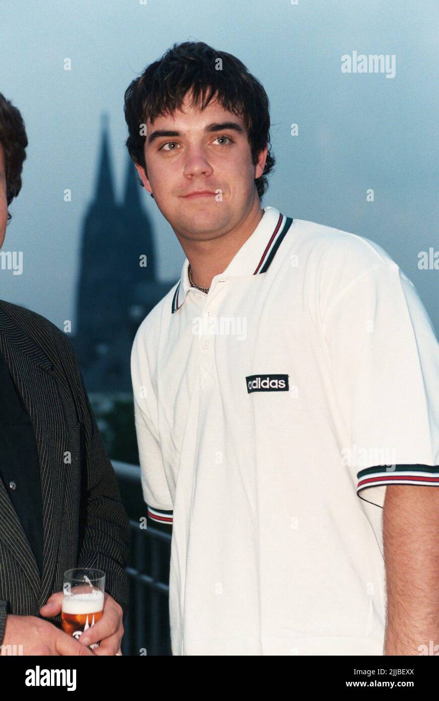 Robbie williams 1990s hi-res stock photography and images - Alamy