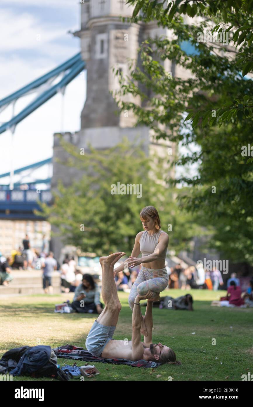 Pole sitting competition london hi-res stock photography and images - Alamy