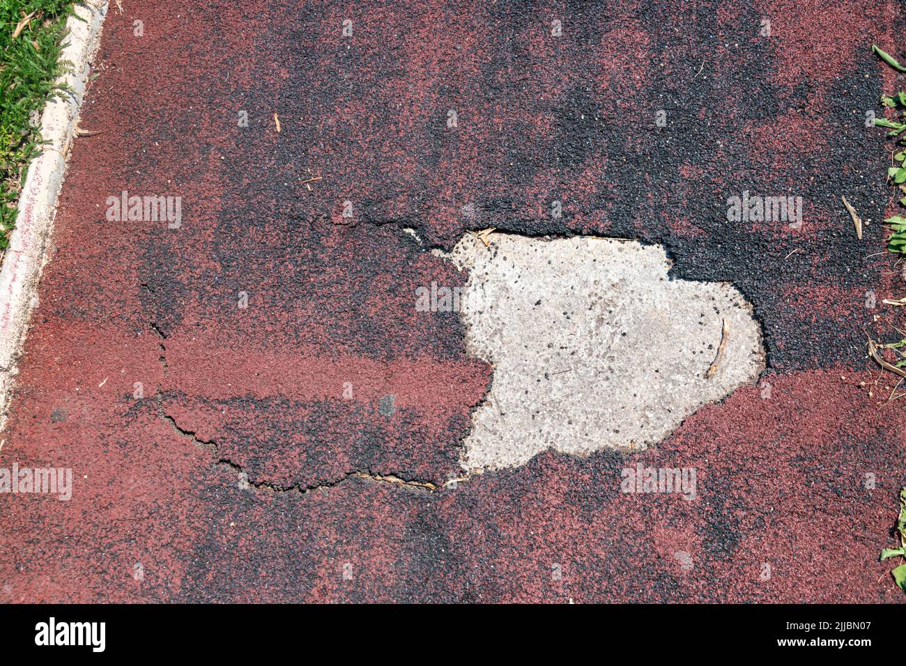 Asphalt melting in heat hi-res stock photography and images - Alamy