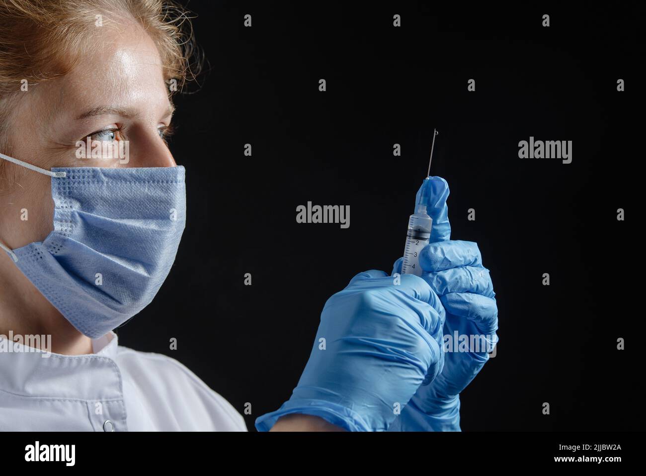 Doctor respirator hospital hi-res stock photography and images - Alamy