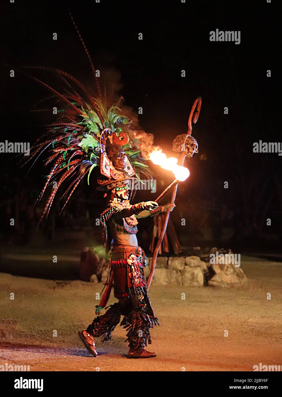 Indigenous mexico traditional dress hi-res stock photography and images ...