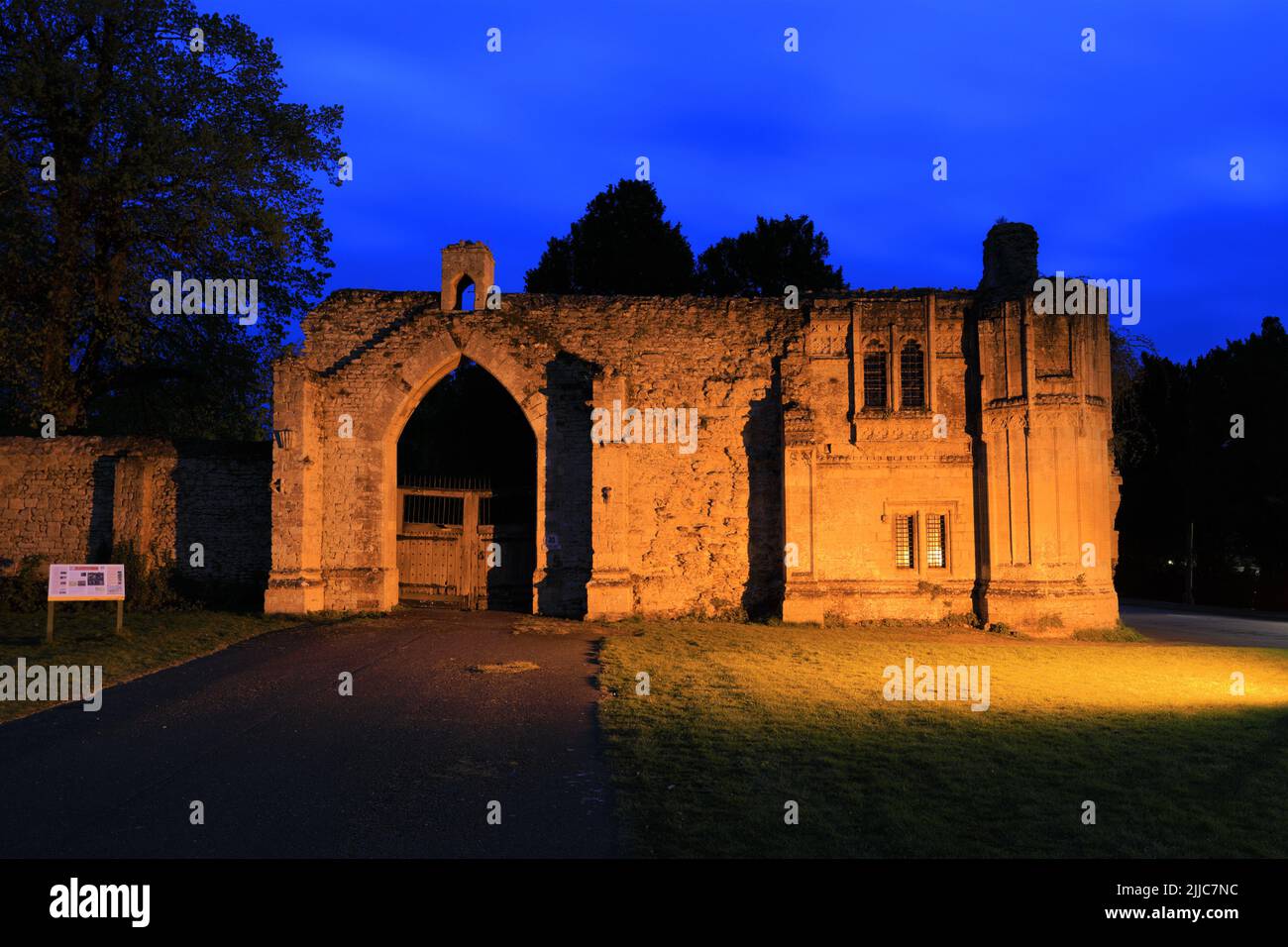 Spring ramsey abbey hi-res stock photography and images - Alamy