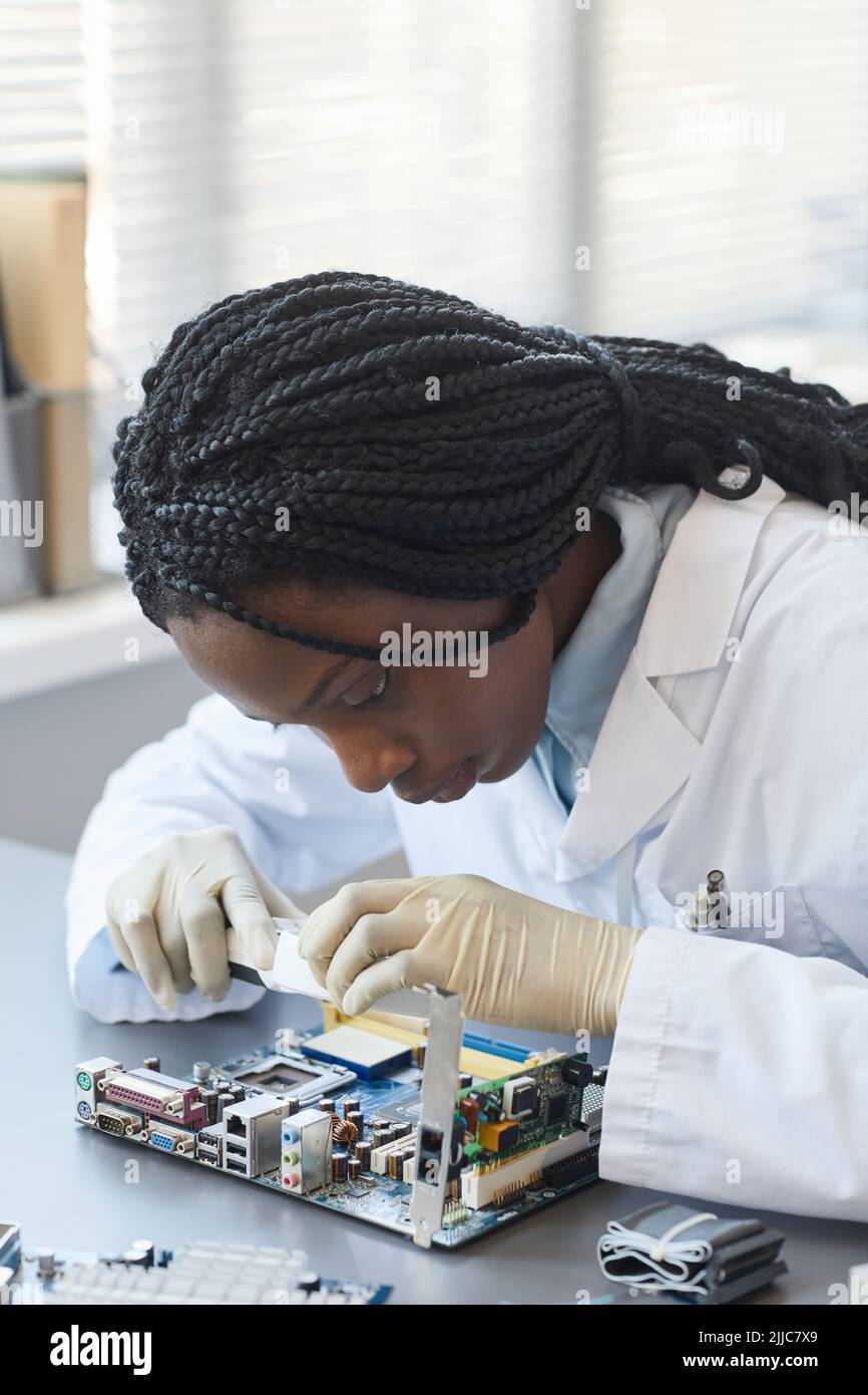 Electrical engineer african hi-res stock photography and images - Alamy
