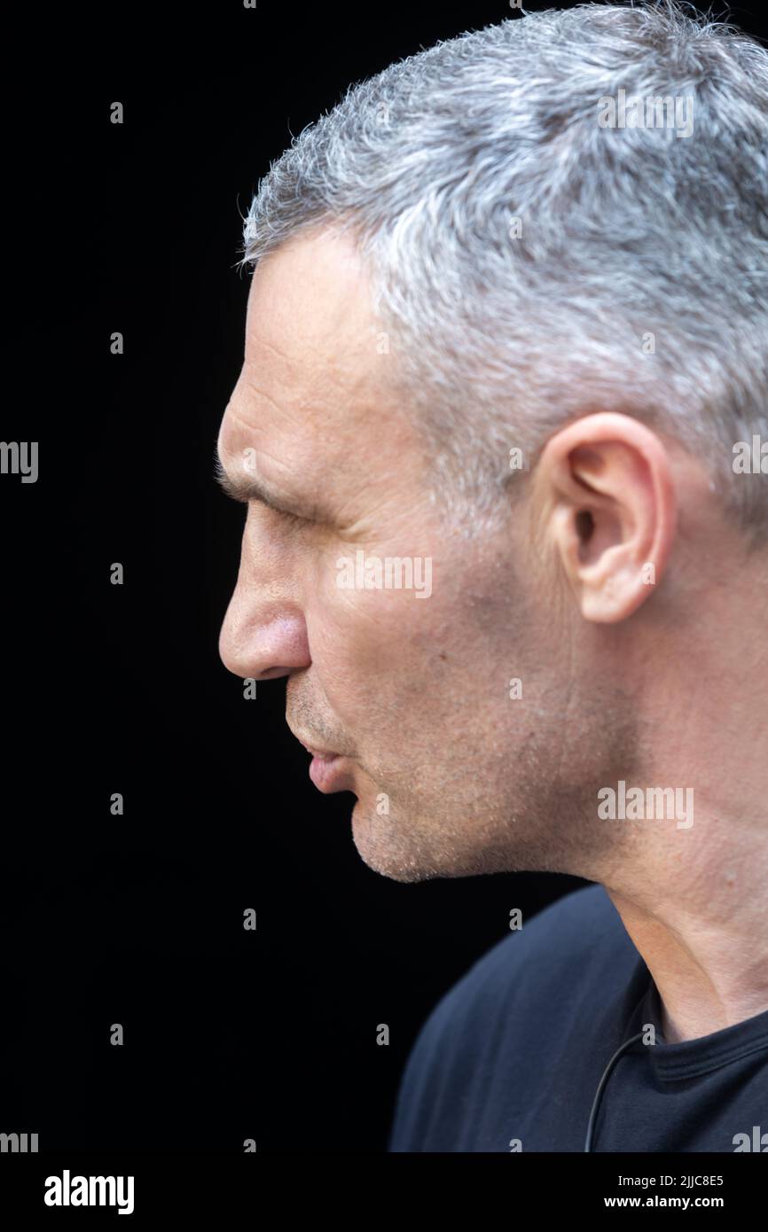 Wbc heavyweight champion boxer vitali hi-res stock photography and ...