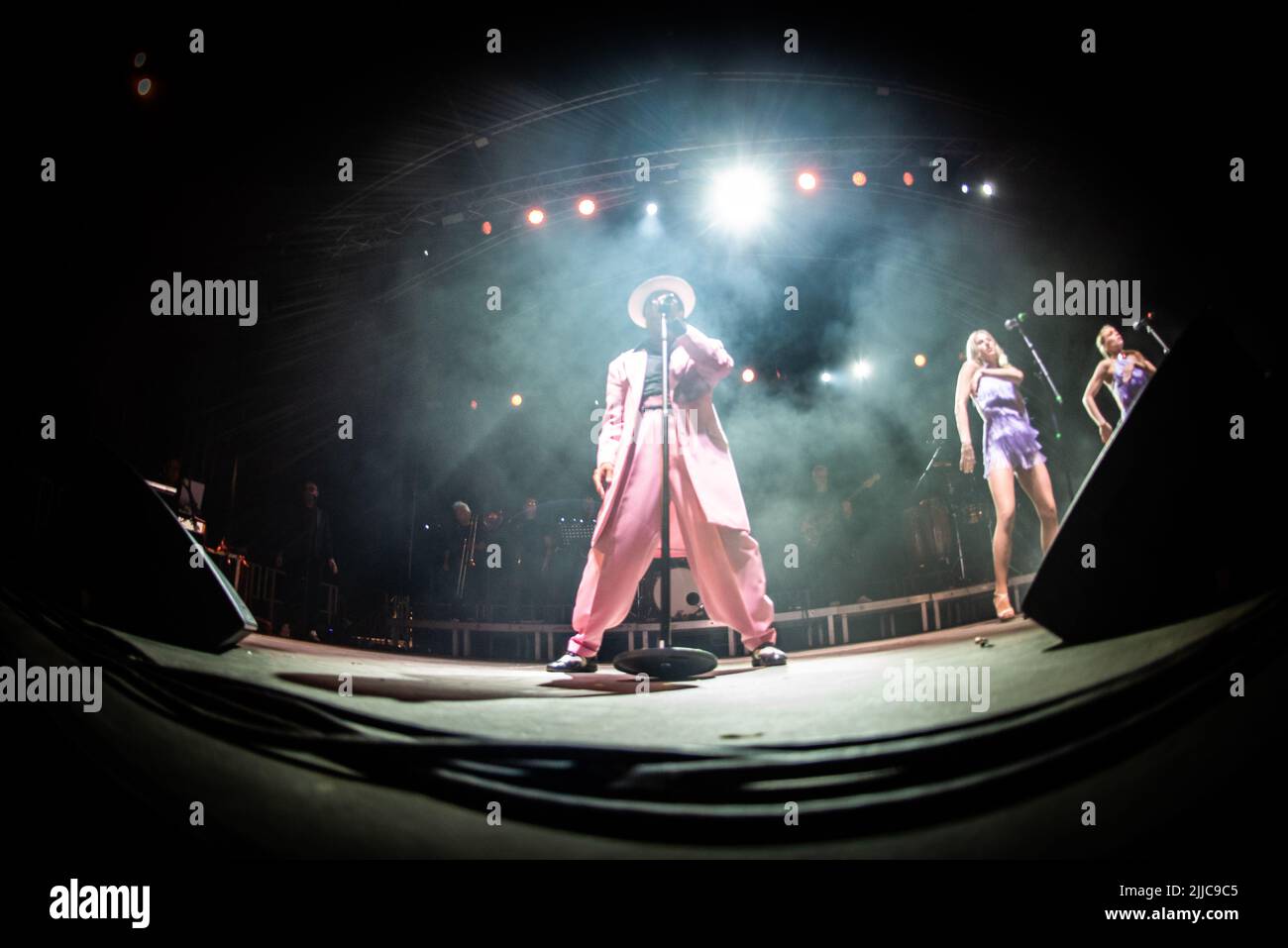 Kid Creole & the coconuts performs Italy Stock Photo - Alamy