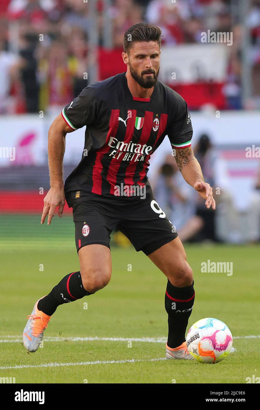 Giroud ac milan 2022 hi-res stock photography and images - Alamy