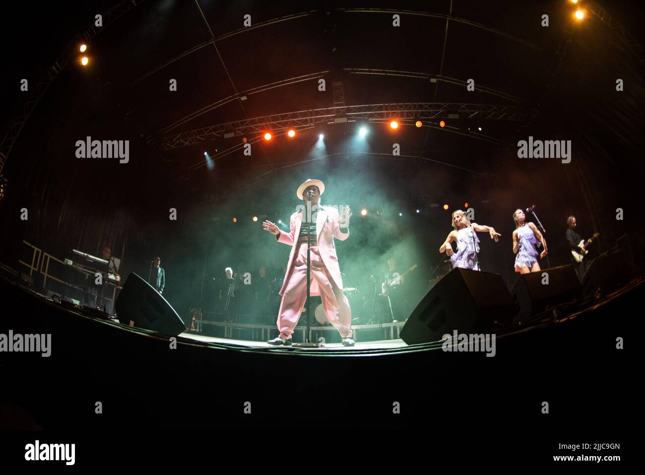 Kid Creole & the coconuts performs Italy Stock Photo - Alamy