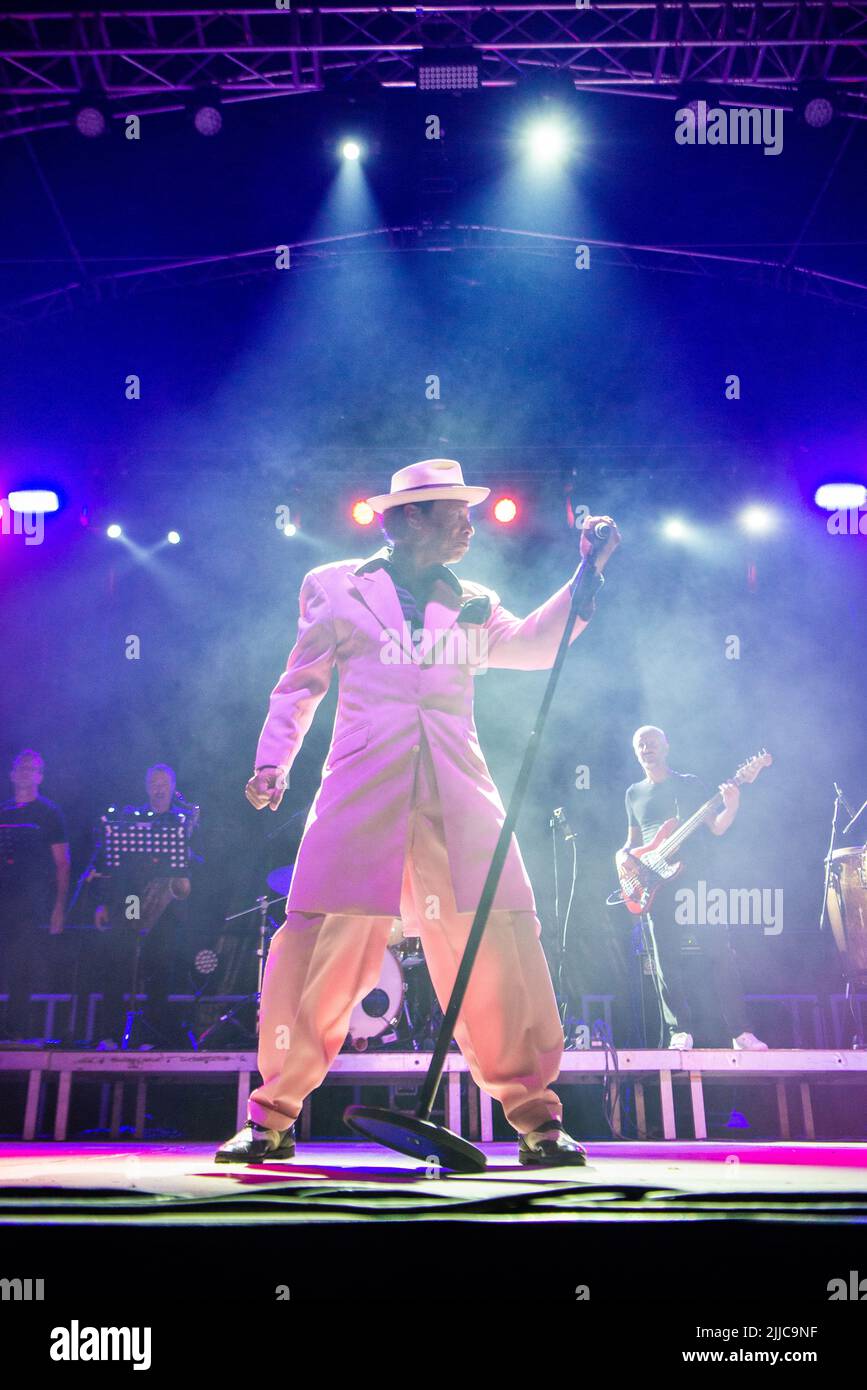 Kid Creole & the coconuts performs Italy Stock Photo - Alamy