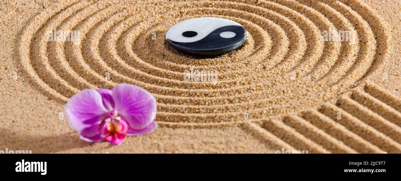 Japanese zen garten with stone and sand Stock Photo - Alamy