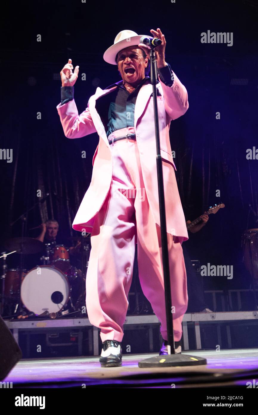 Kid Creole & the coconuts performs Italy Stock Photo - Alamy